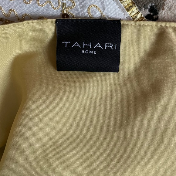 Tahari | Holiday | Nwt Tahari Home Luxury Christmas Tree Skirt 52 ...